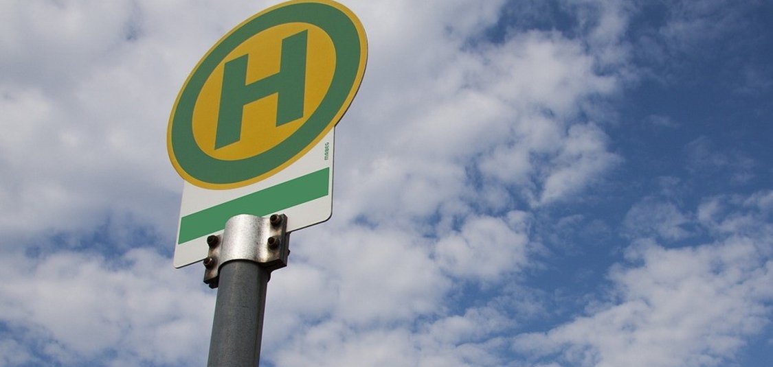 Ersatzhaltestelle wegen einer Straßensperrung in Zell | Donnersbergkreis